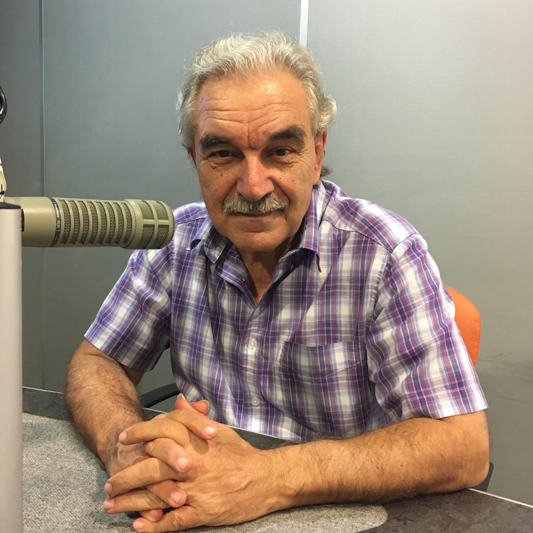 L-Akkademja tal-Malti ssellem lill-Eks President tagħha, Prof. Charles ...